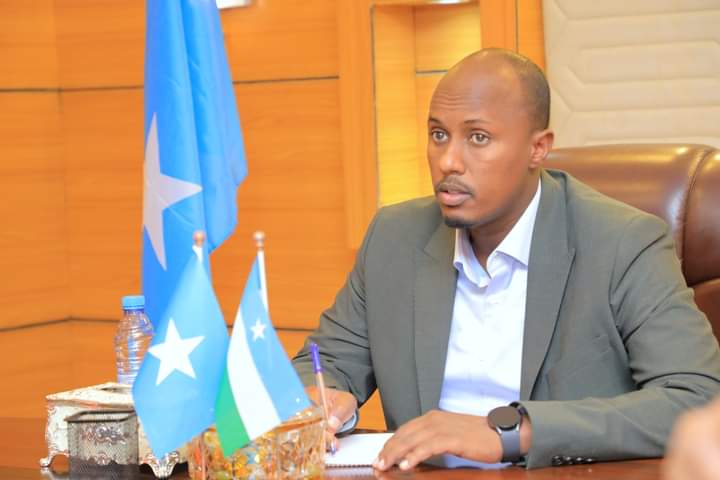 Guddoomiyaha Baarlamanka Puntland oo guddi u magacaabay Xallinta ...